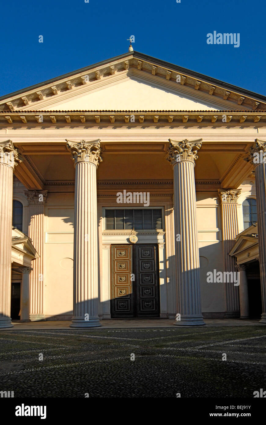 Colonne verticale hi-res stock photography and images - Alamy