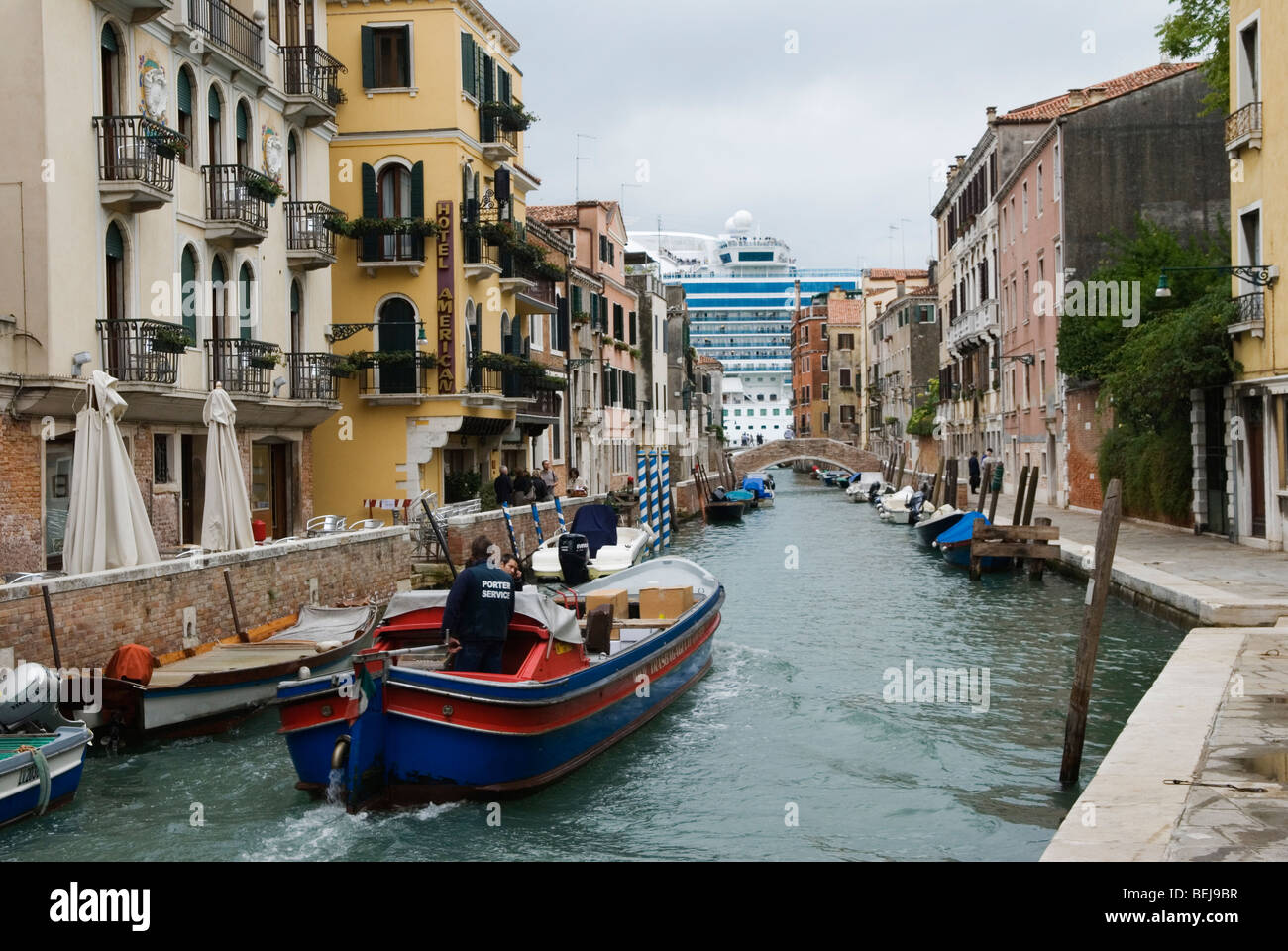 Cruise ship venice hi-res stock photography and images - Alamy