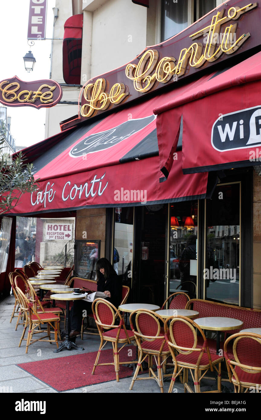 Paris foreshortening hi-res stock photography and images - Alamy