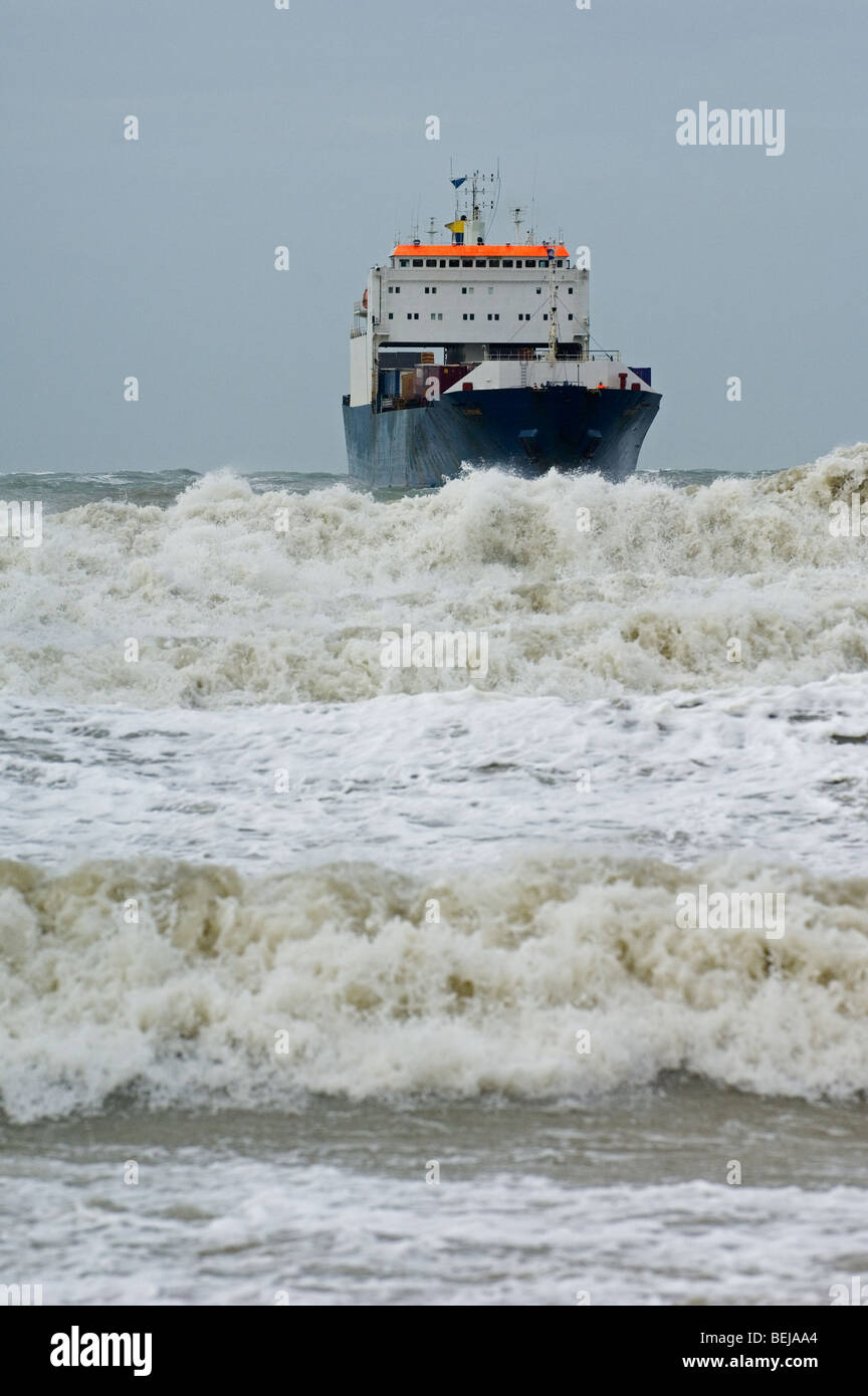 Ship waves storm hi-res stock photography and images - Alamy