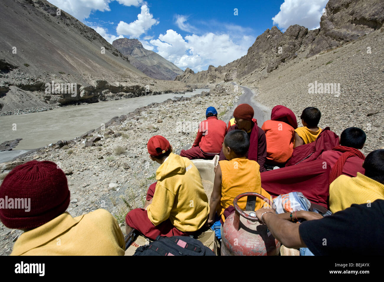 Overload bus india hi-res stock photography and images - Alamy