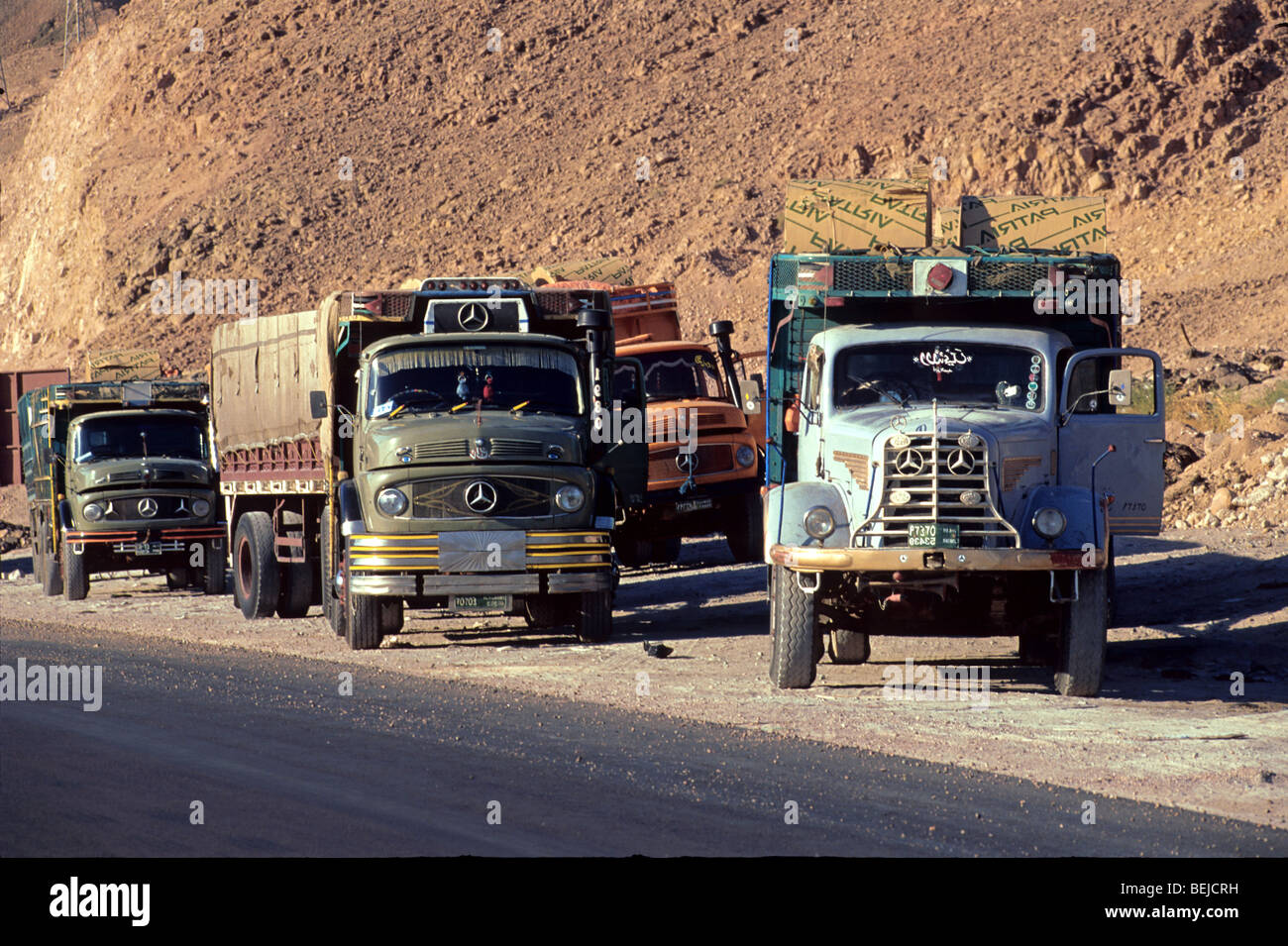 Trucks direct to jeddah hi-res stock photography and images - Alamy