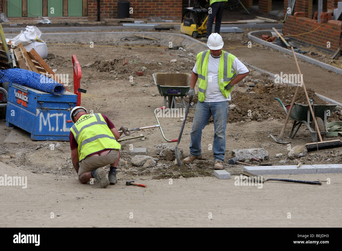 New housing estate being built by builders Stock Photo - Alamy