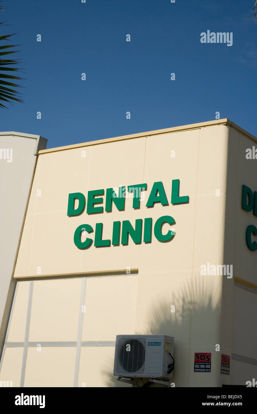 Dental clinic sign hi-res stock photography and images - Alamy