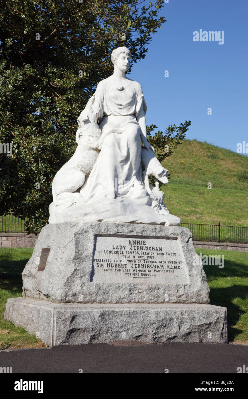 Berwick-upon-Tweed, Northumberland, England, UK. Statue of Lady Annie ...