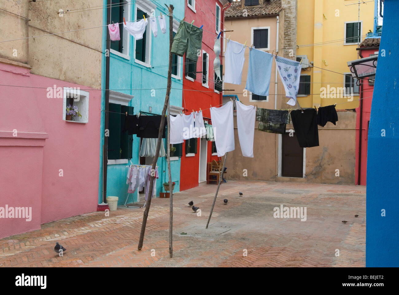 Hanging the washing out to dry hi-res stock photography and images - Alamy