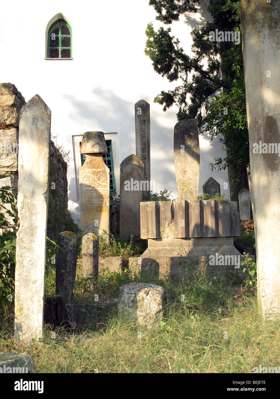 Muslim graveyard hi-res stock photography and images - Alamy