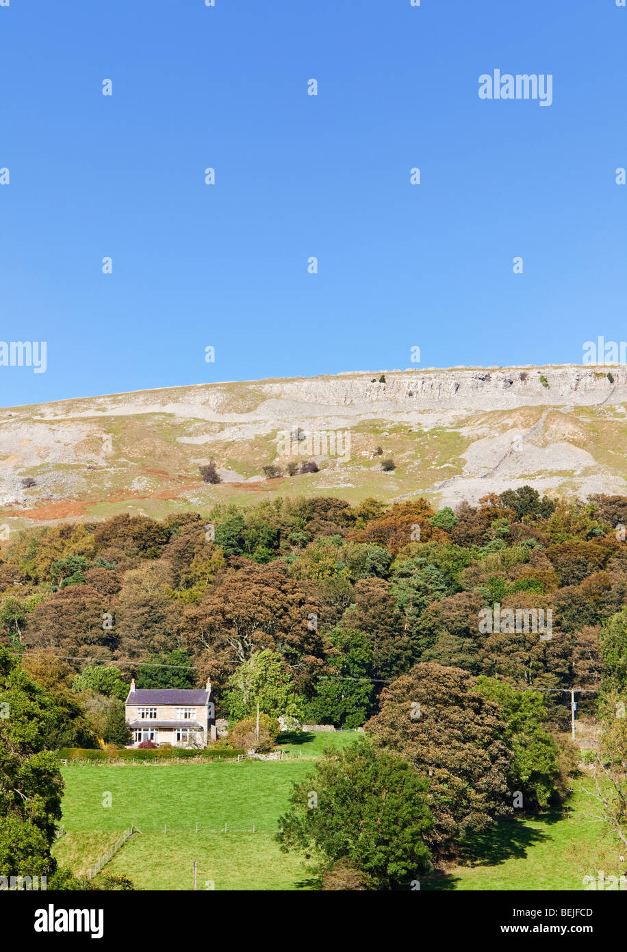 House on hillside, farmhouse under Fremington Edge in Swaledale ...