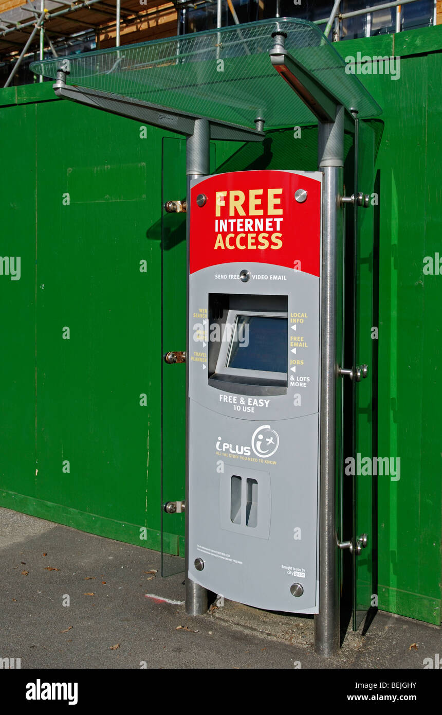 a free internet access unit in a street in redruth,cornwall,uk Stock ...