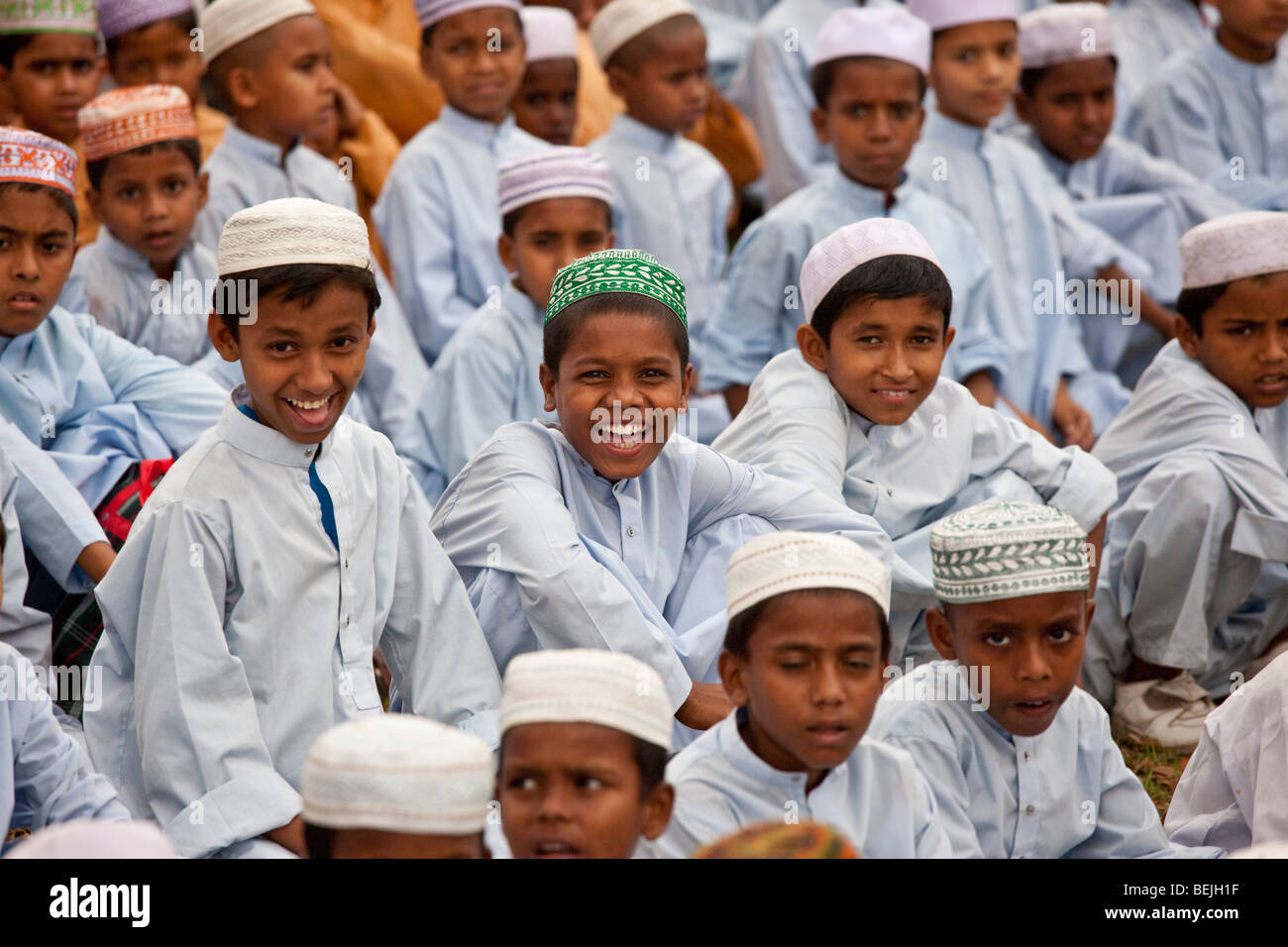 Muslim boys in madrasah hi-res stock photography and images - Alamy