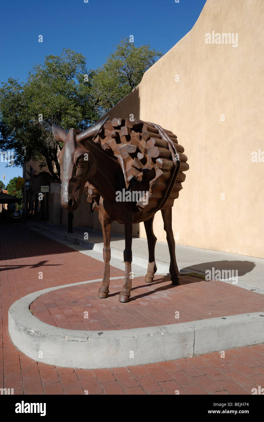 Donkey statue hi-res stock photography and images - Alamy