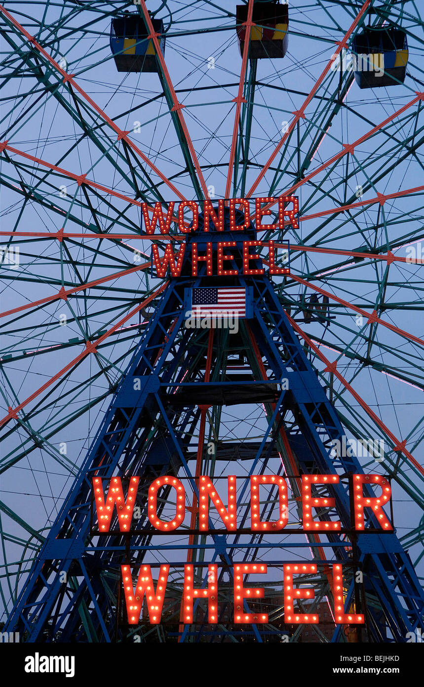 The Wonder Wheel ferris wheel ride in Astroland, Coney Island, Brooklyn ...