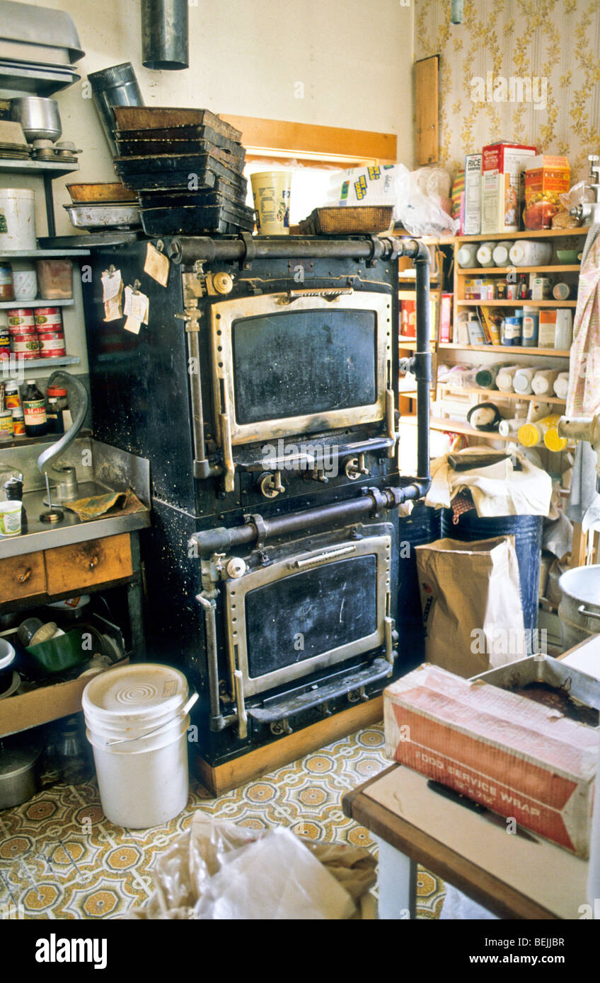 Working bakery old oven silver plume hi-res stock photography and ...