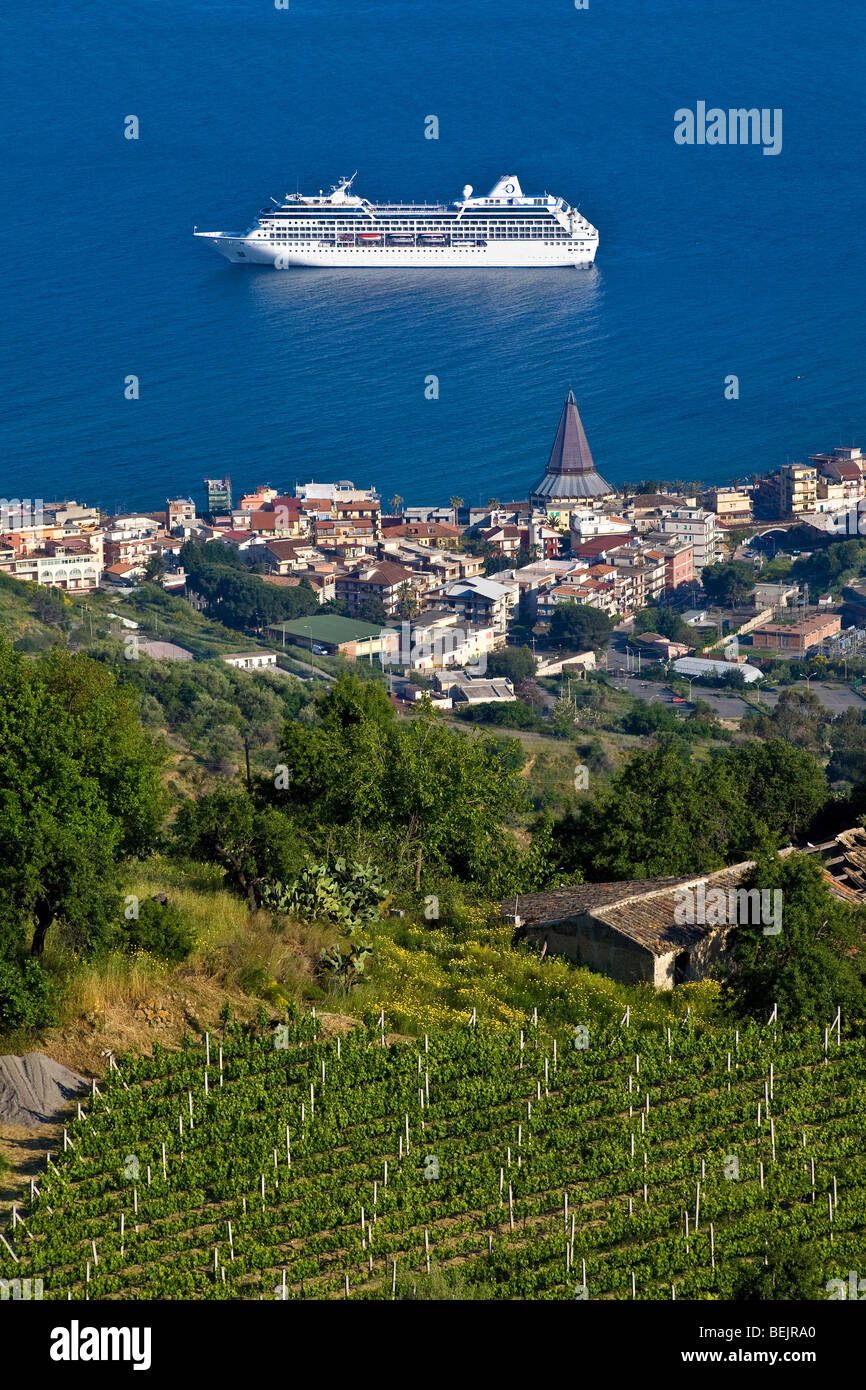 Cruise boat, Giardini-Naxos, Sicily, Italy Stock Photo - Alamy