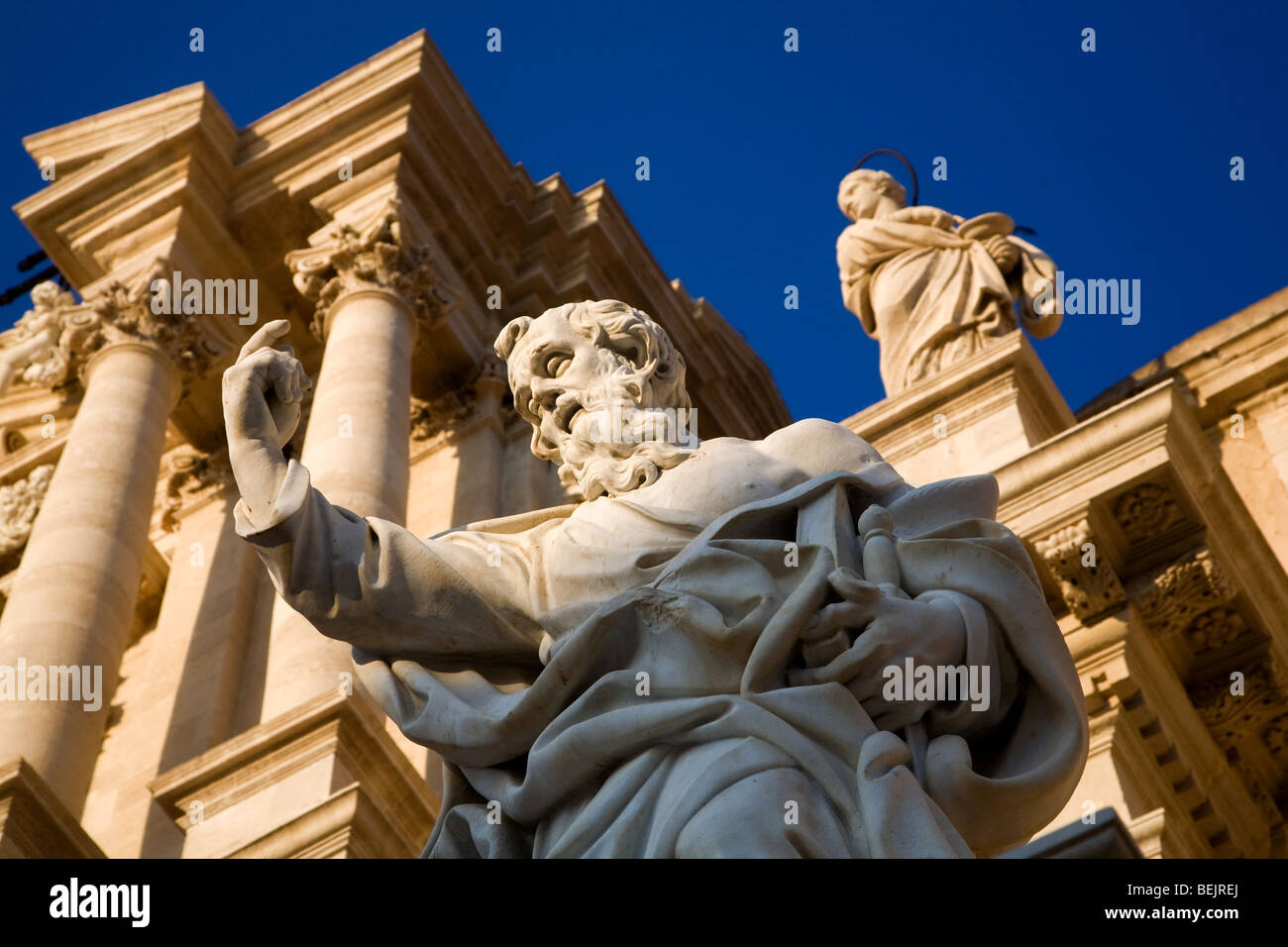 Statue, Cathedral, Cathedral square, Siracusa, Sicily Stock Photo - Alamy