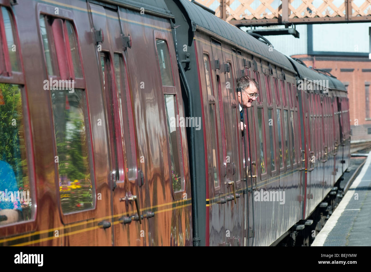 Heritage railway carriages hi-res stock photography and images - Alamy