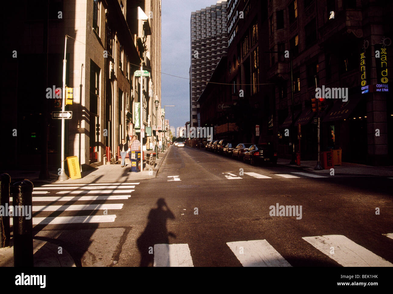 Philadelphia street scene hi-res stock photography and images - Alamy