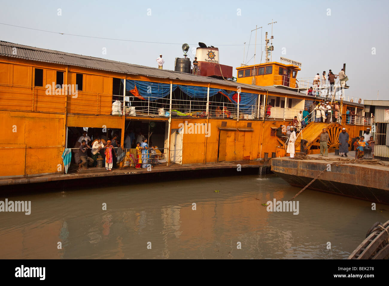 Bangladeshi paddle rocket hi-res stock photography and images - Alamy