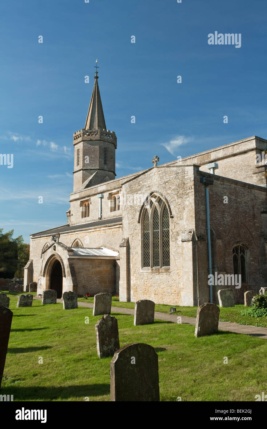 St Giles Church in the Thames village of Standlake, Oxfordshire, Uk ...