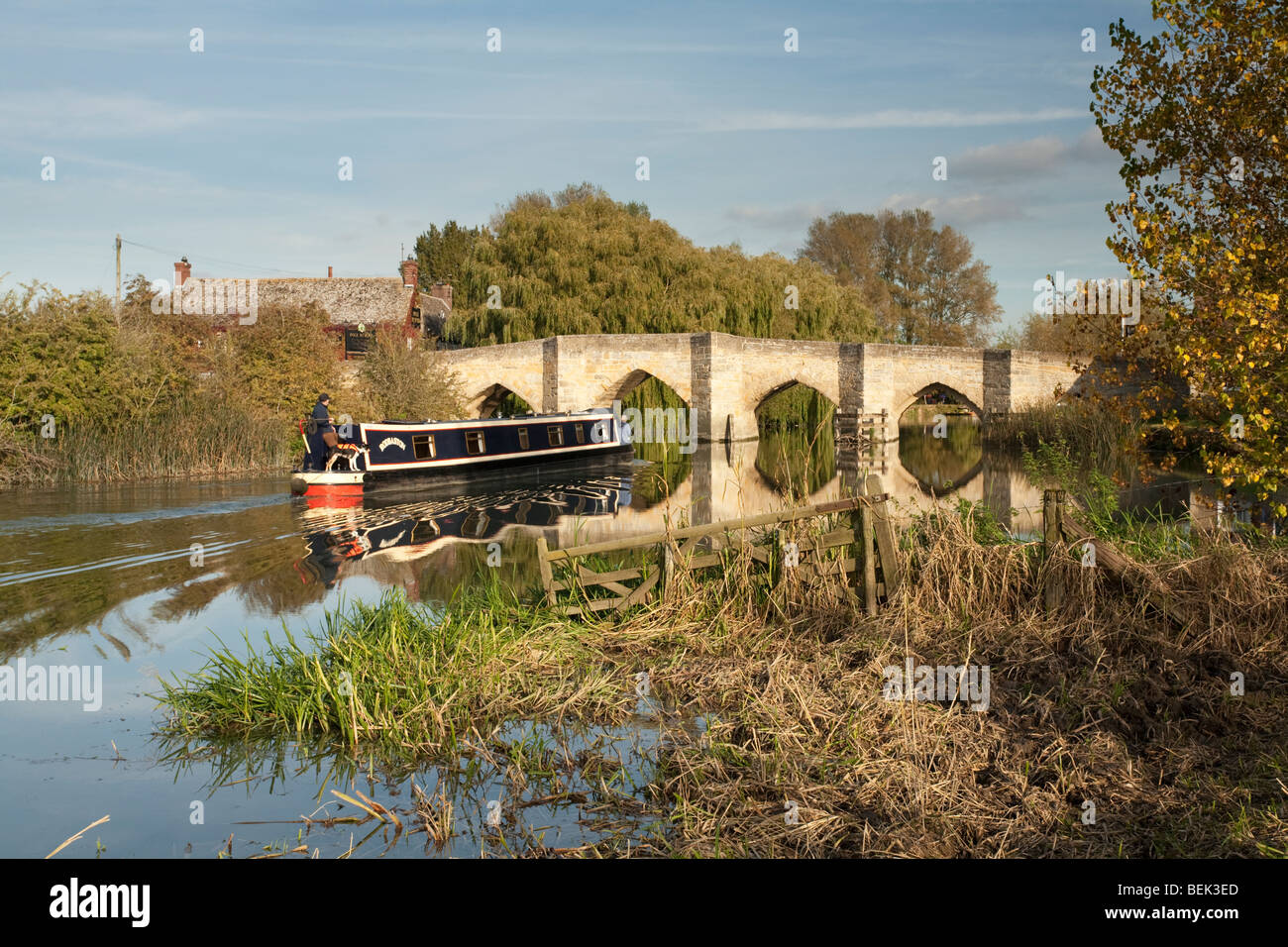 Narrow boat rivers joining hi-res stock photography and images - Alamy