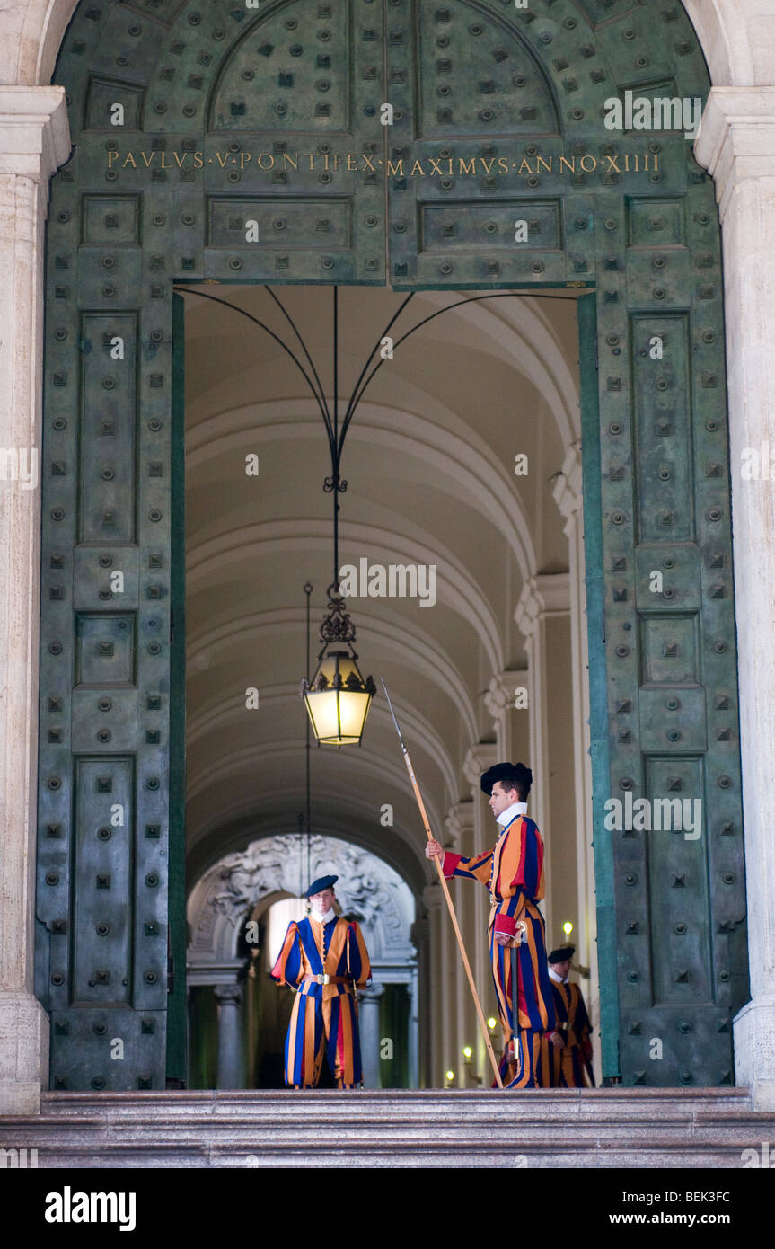 Bodyguards hi-res stock photography and images - Alamy