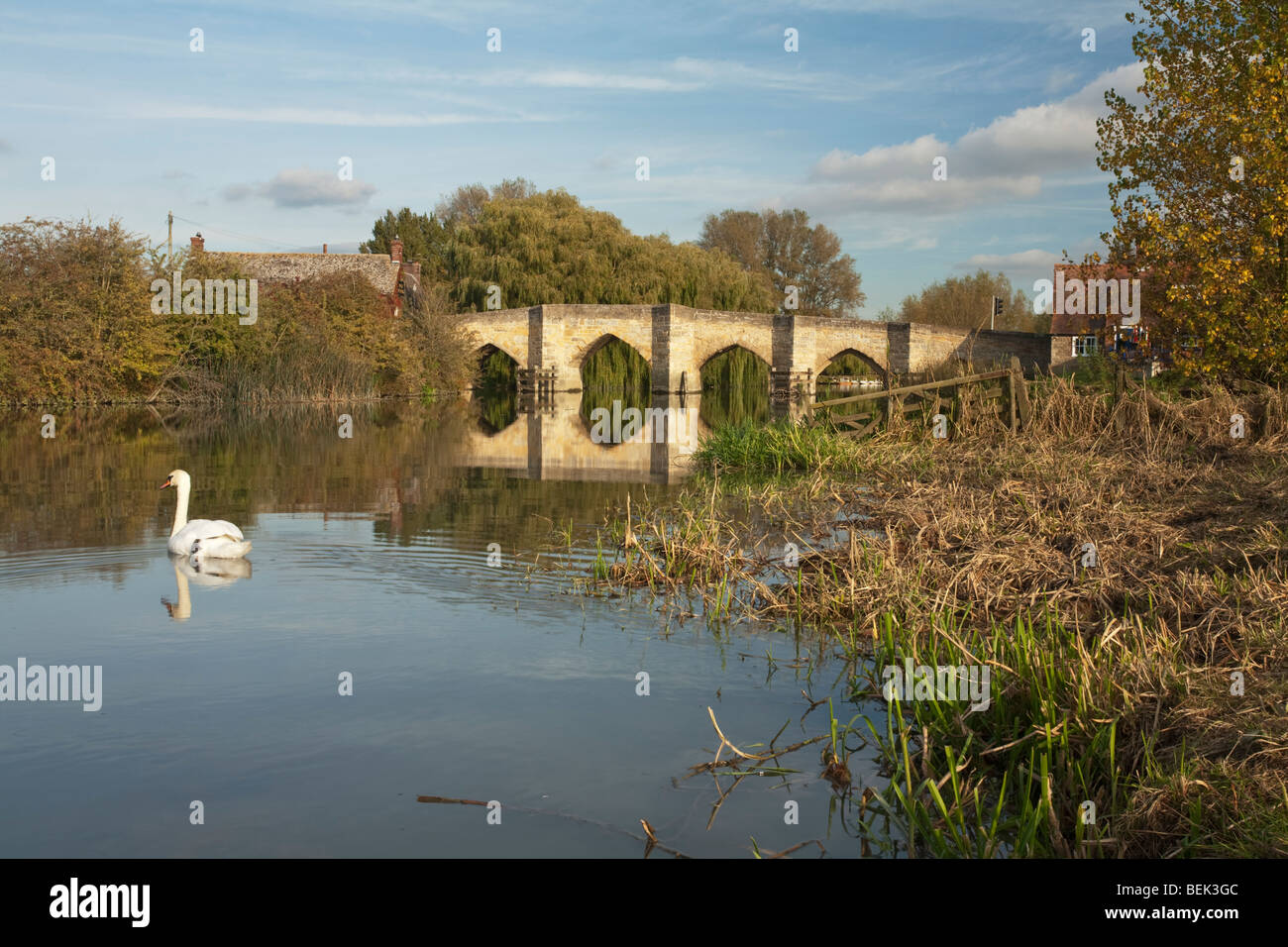 River Thames at the confluence with the River Windrush at Newbridge in ...