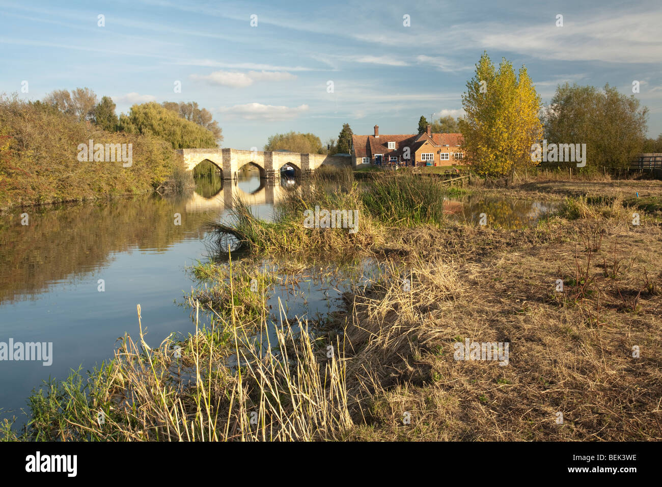 River Thames at the confluence with the River Windrush at Newbridge in ...