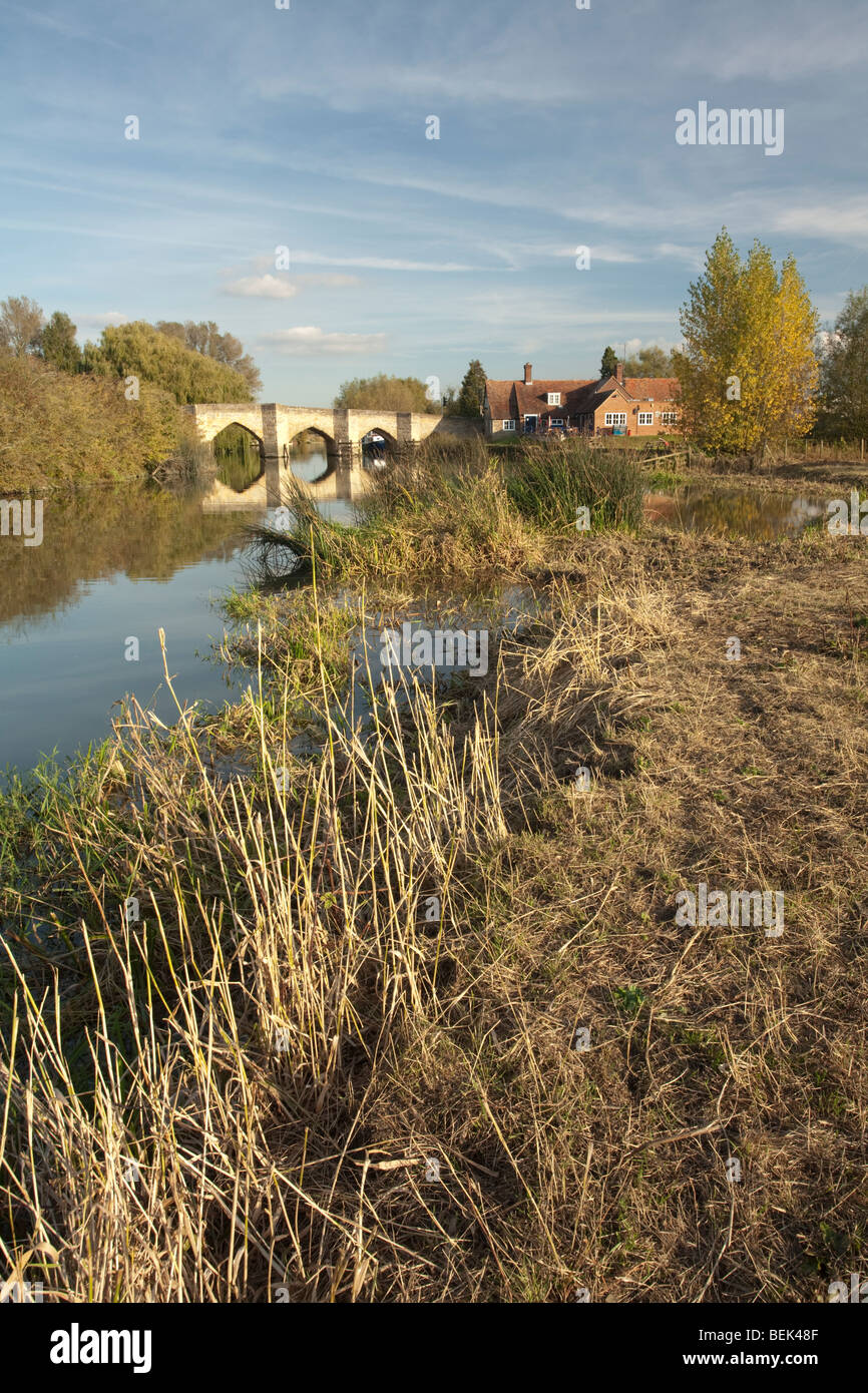 River Thames at the confluence with the River Windrush at Newbridge in ...