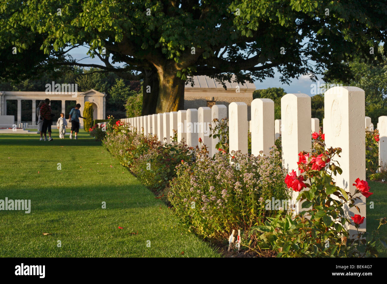 Row or headstones hi-res stock photography and images - Alamy