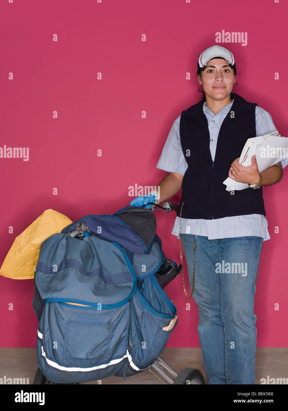 Woman messenger bag hi-res stock photography and images - Alamy