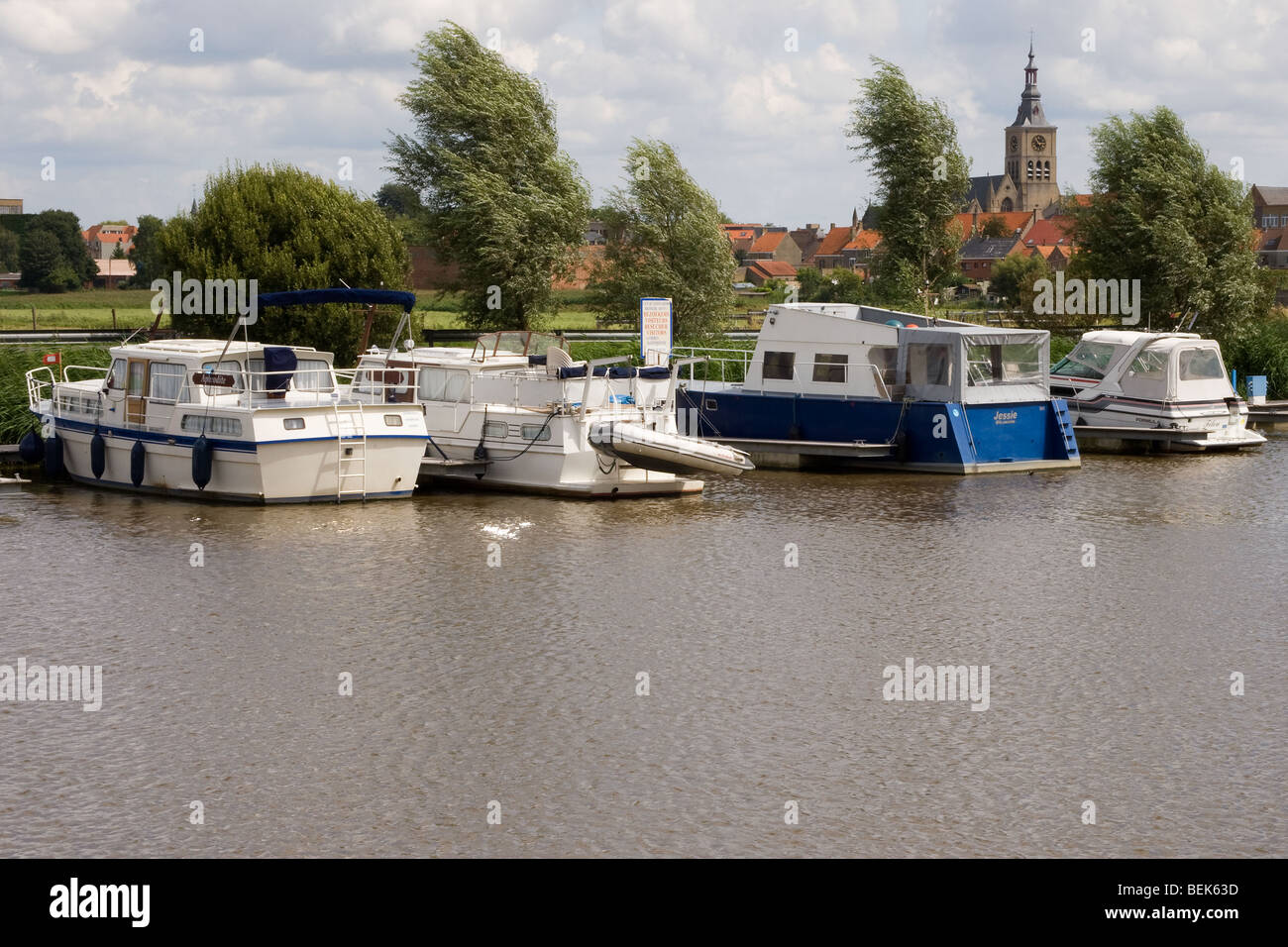 Tourist boats on the river IJzer in Lo-Reninge, Belgium Stock Photo - Alamy