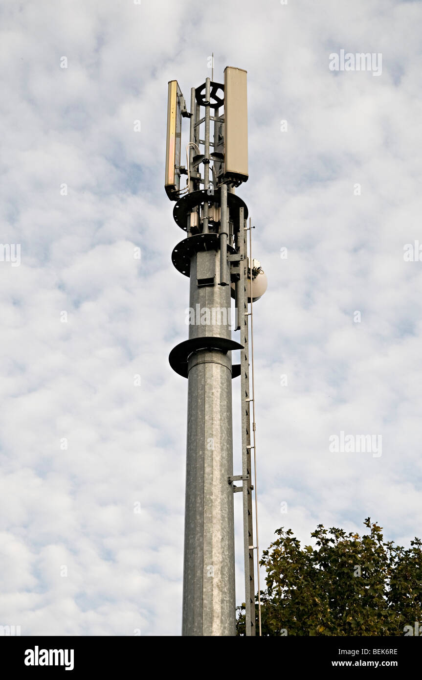 Mobile phone net masts hi-res stock photography and images - Alamy