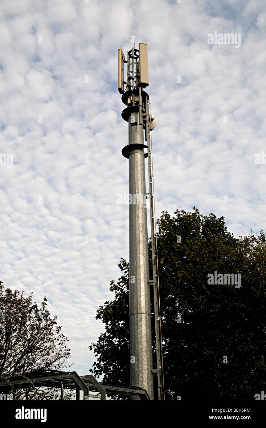 Mobile masts field hi-res stock photography and images - Alamy