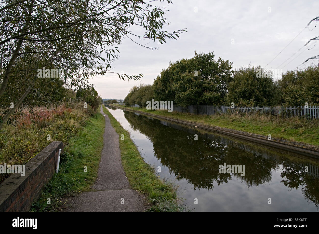 birmingham wolverhampton canal near dudley Stock Photo - Alamy