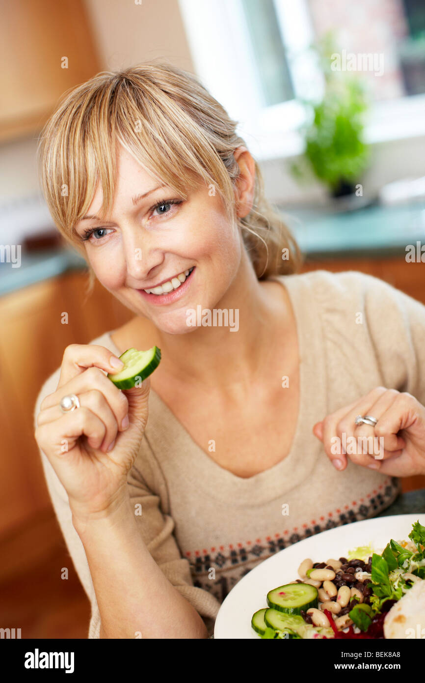 Woman eating salad Stock Photo - Alamy