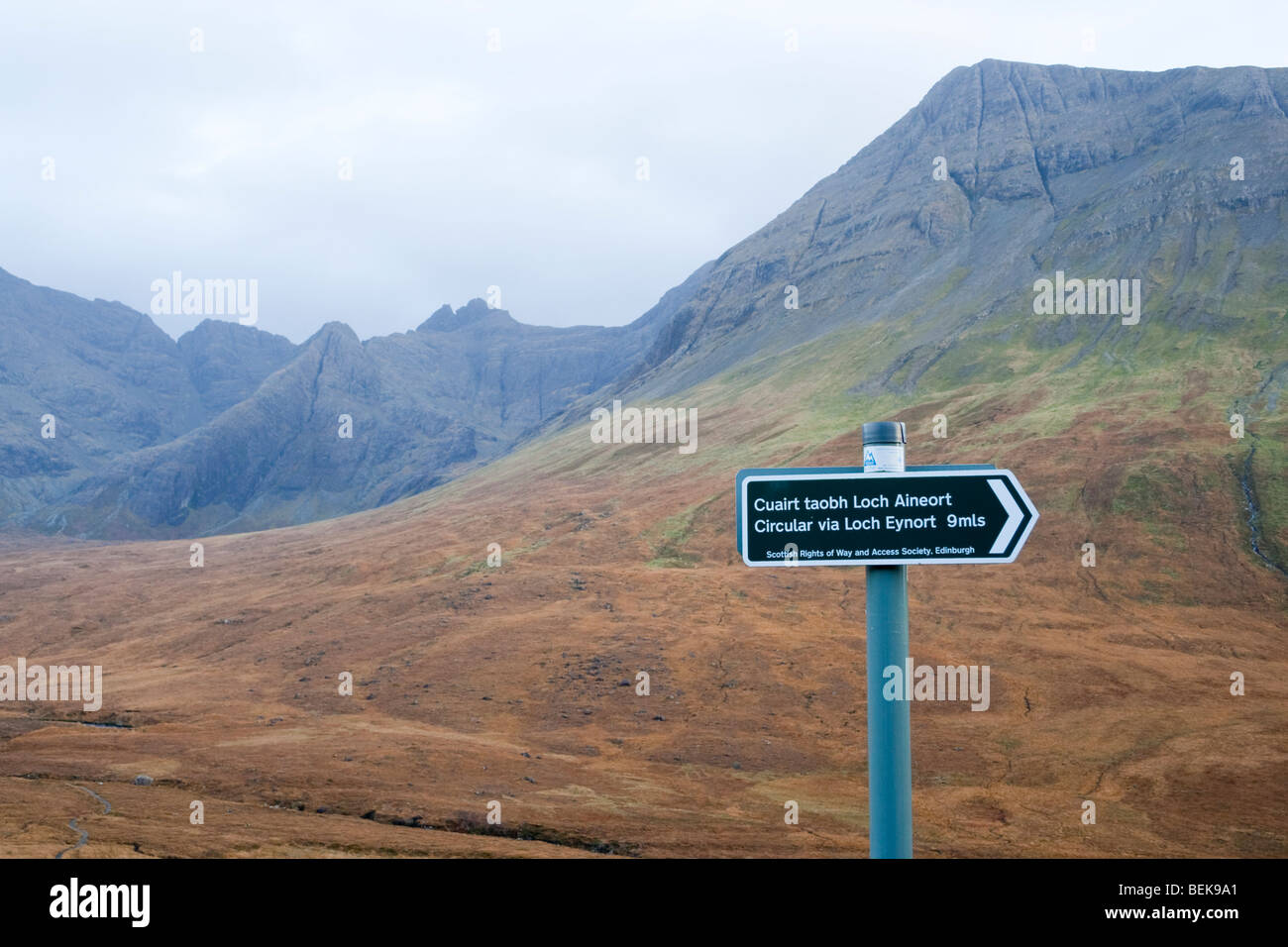 Footpath sign, Isle of Skye, Scotland Stock Photo - Alamy