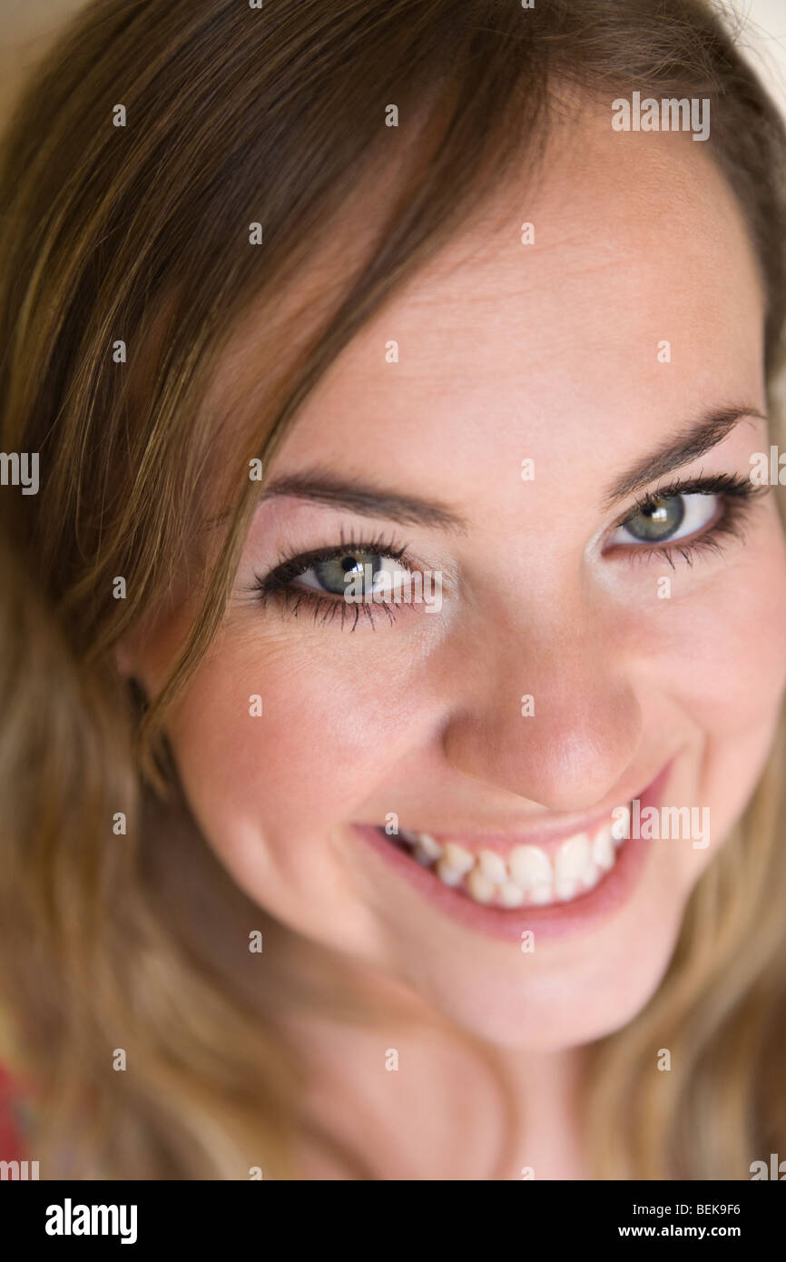 Portrait of a woman smiling Stock Photo - Alamy