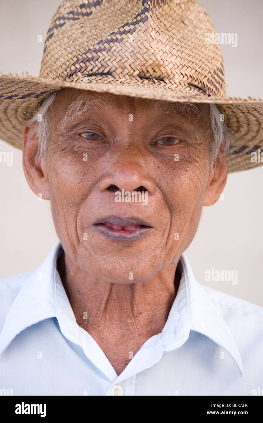 Portrait of a Filipino migrant to the Marshall Islands Stock Photo - Alamy
