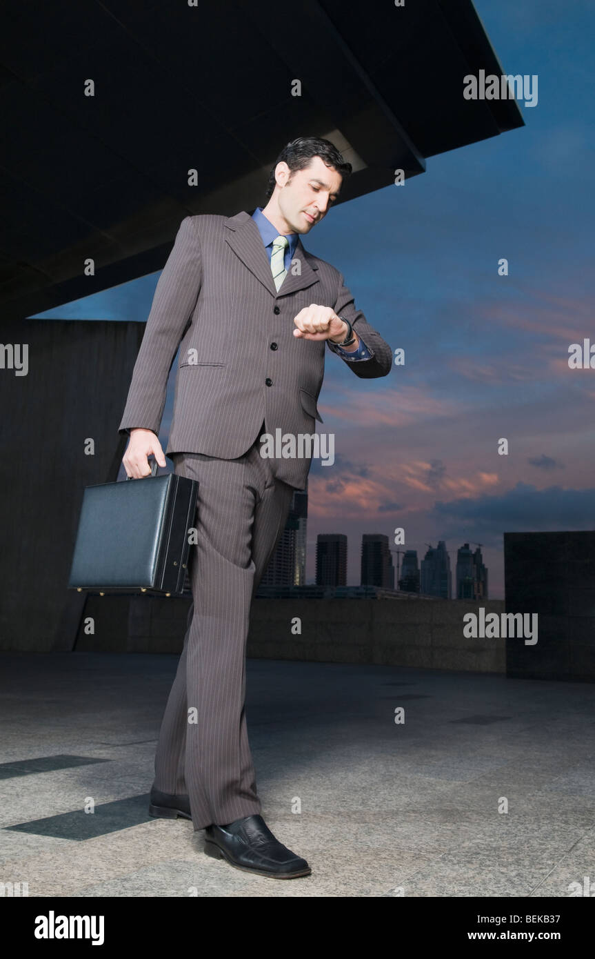 Businessman checking the time Stock Photo - Alamy