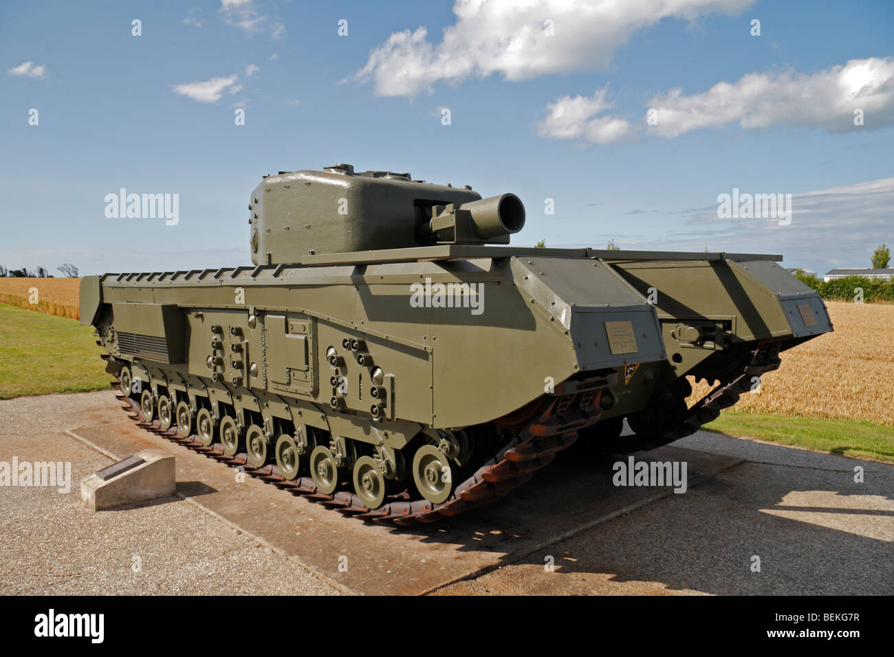 Churchill tank hi-res stock photography and images - Alamy