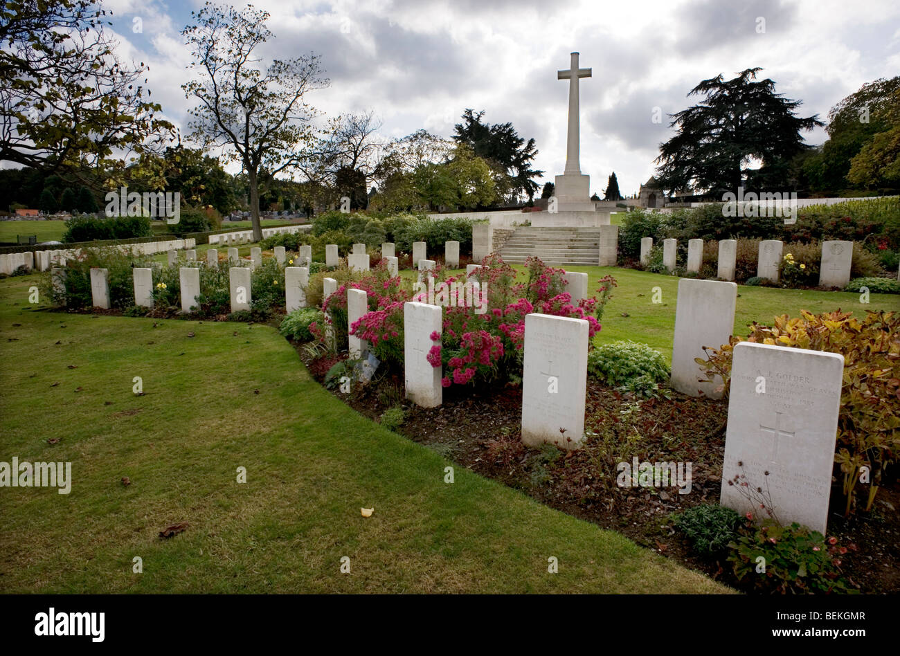 Longuenesse Cemetery WW1 WW2 War CWGC Commonwealth war Graves ...