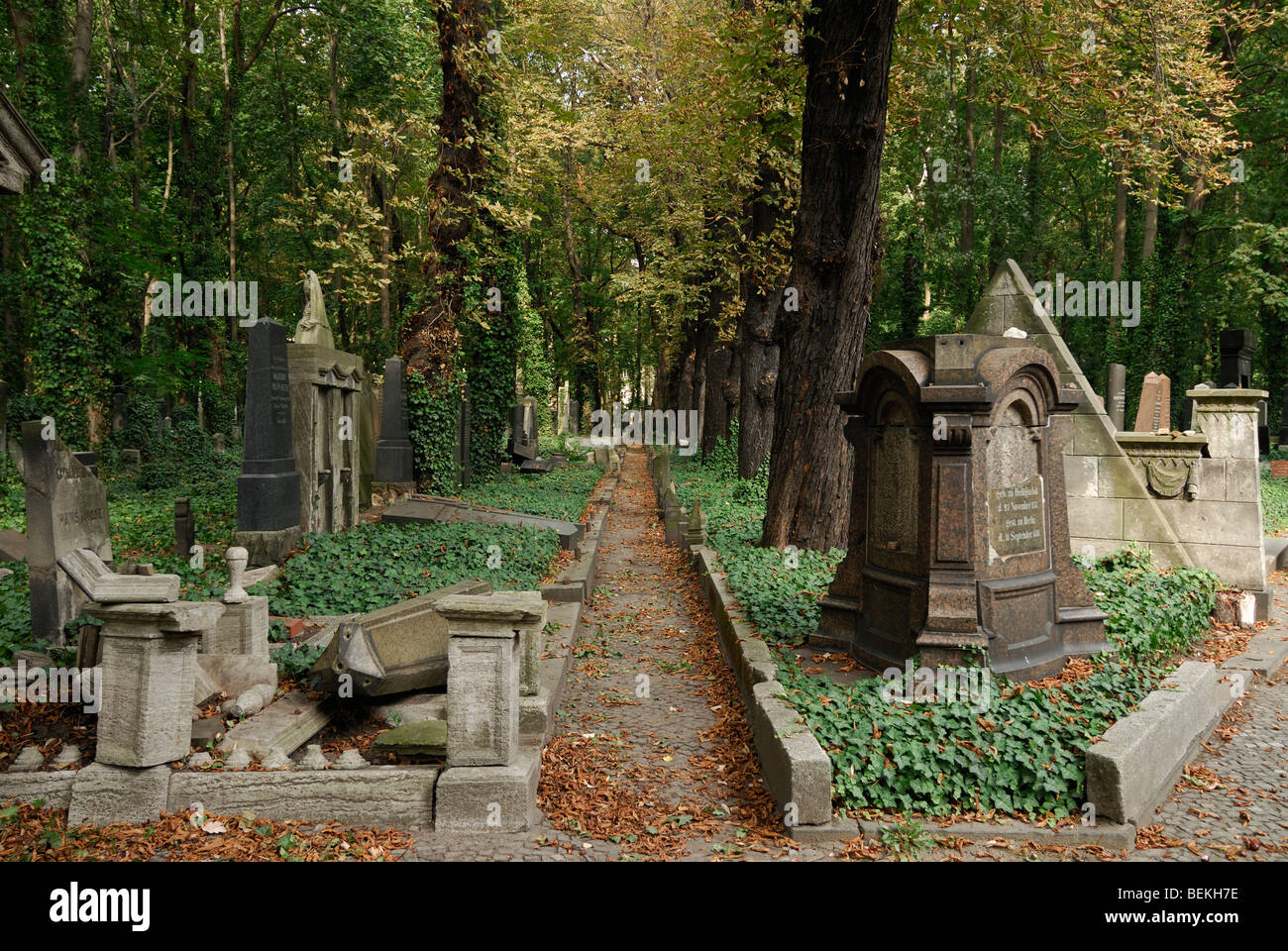 Jewish headstones hi-res stock photography and images - Alamy