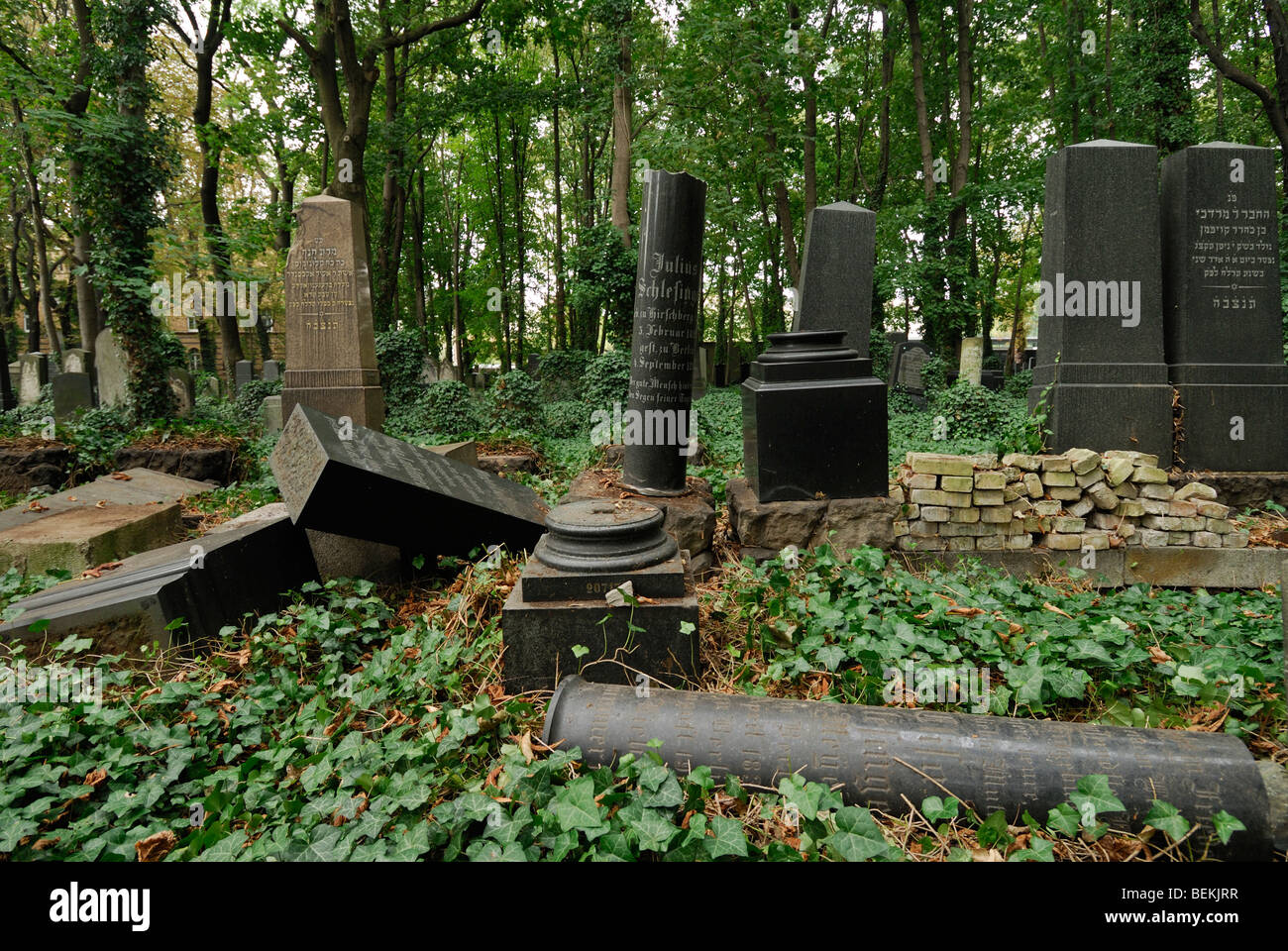 Berlin cemetery hi-res stock photography and images - Alamy