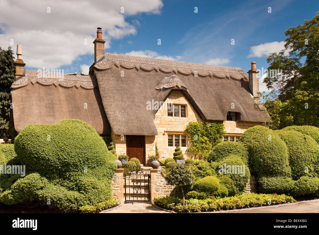 Thatched architecture hi-res stock photography and images - Alamy