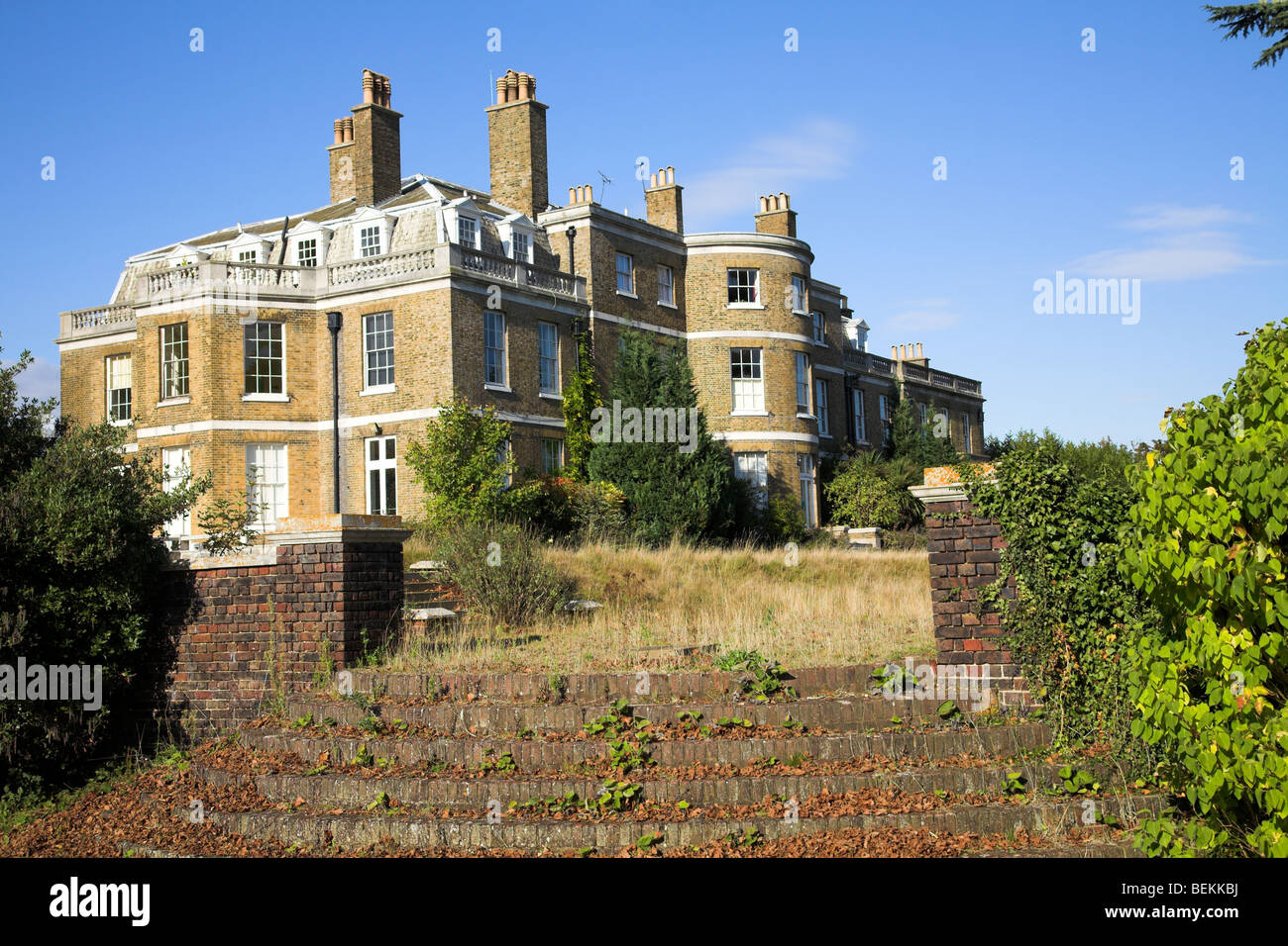 Stately home steps hi-res stock photography and images - Alamy
