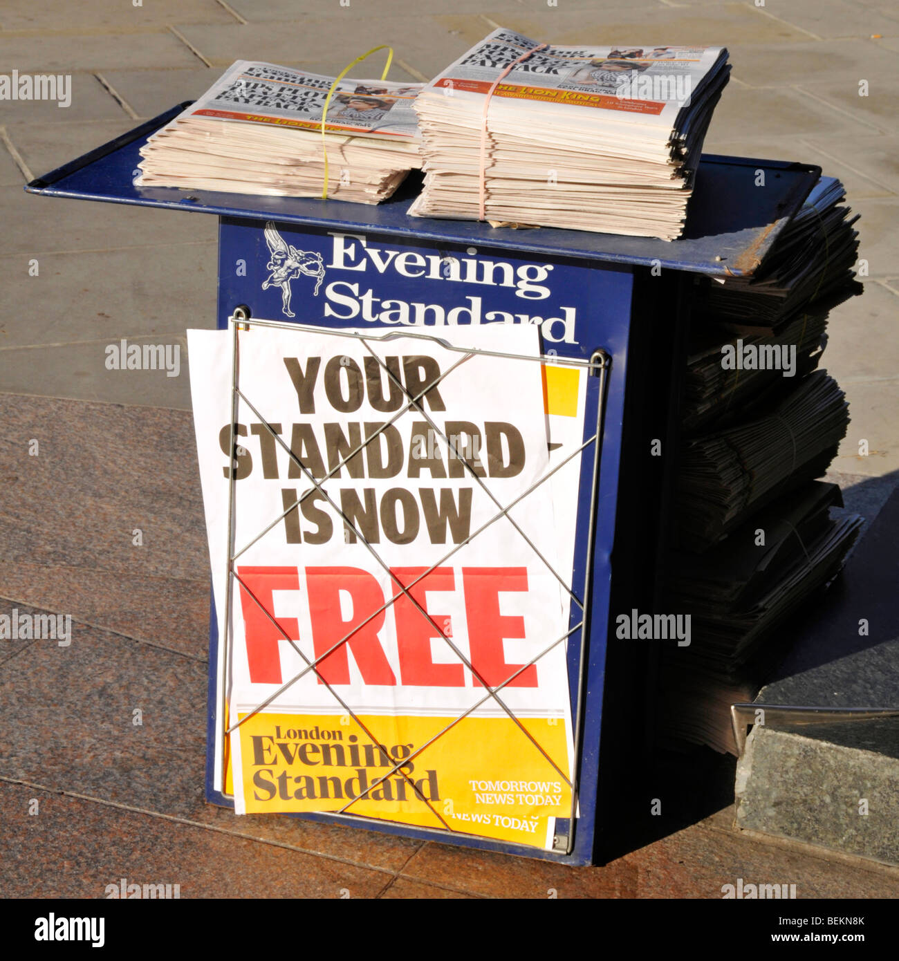 Newspaper placard hi-res stock photography and images - Alamy