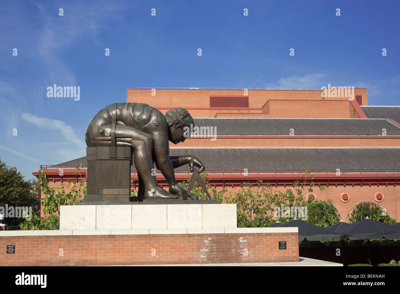 Newton sculpture british library hi-res stock photography and images ...