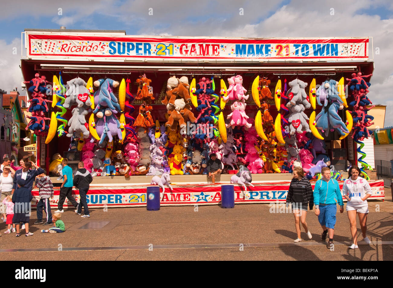 Uk game stall at the funfair hi-res stock photography and images - Alamy