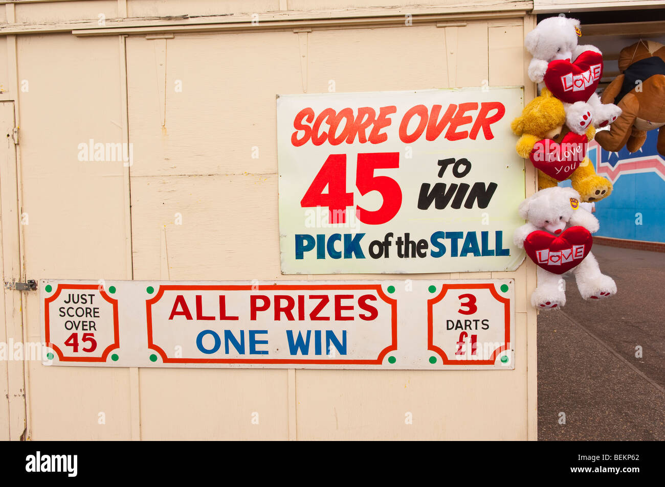 Prize stall hi-res stock photography and images - Alamy