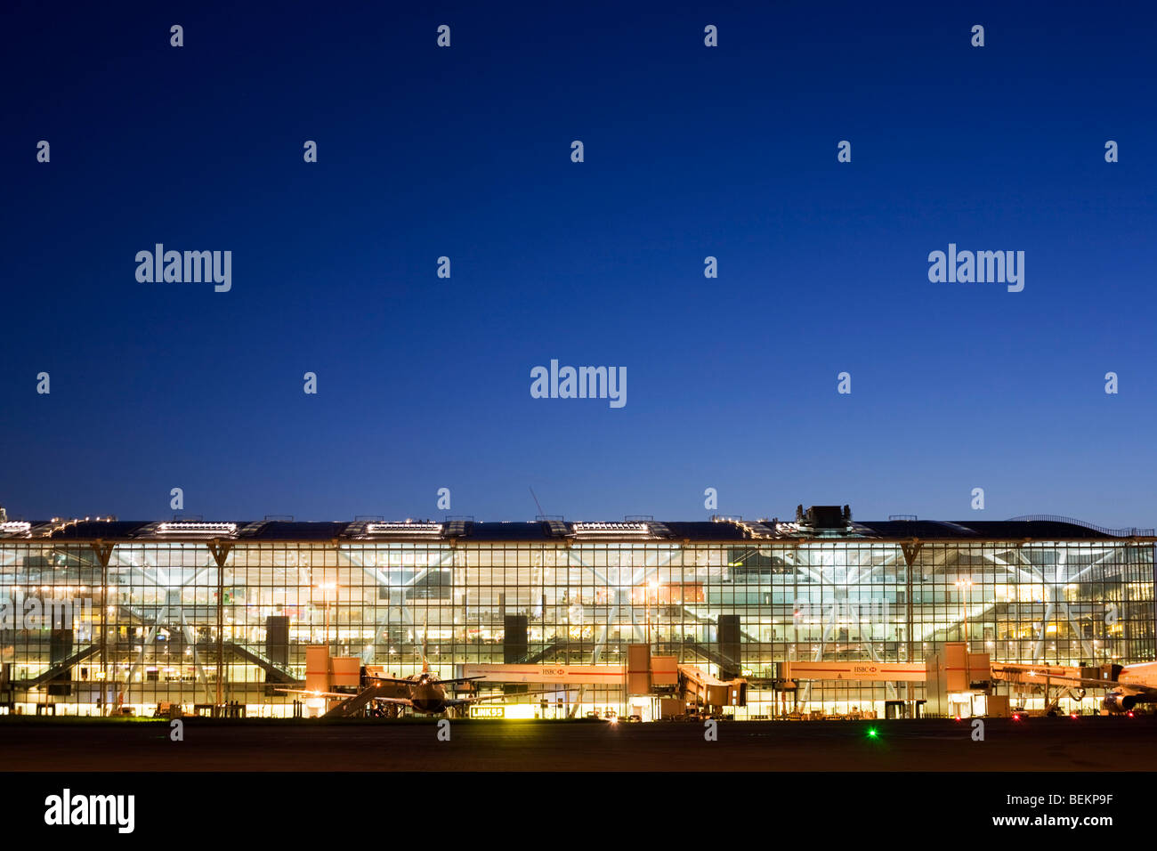 Terminal 5 heathrow hi-res stock photography and images - Alamy